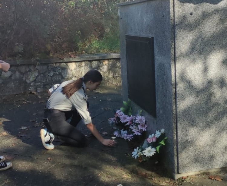 Pamiętamy o tych, którzy odeszli. Pamiętamy o tych, którzy odeszli.